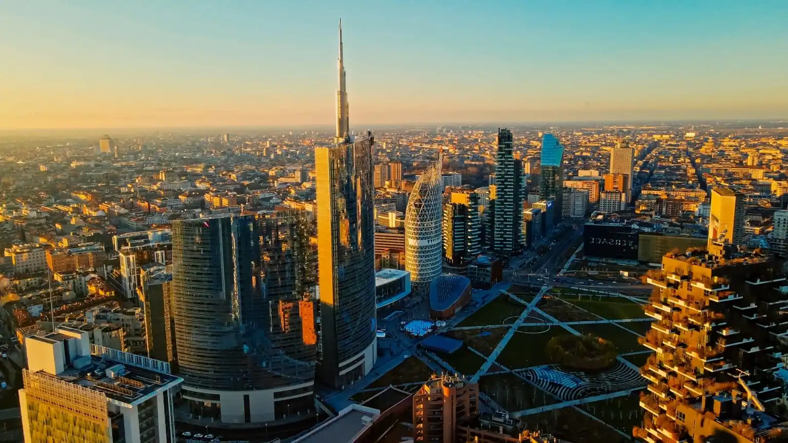 Private Jet Flights to Milan | Private Jet Charter
